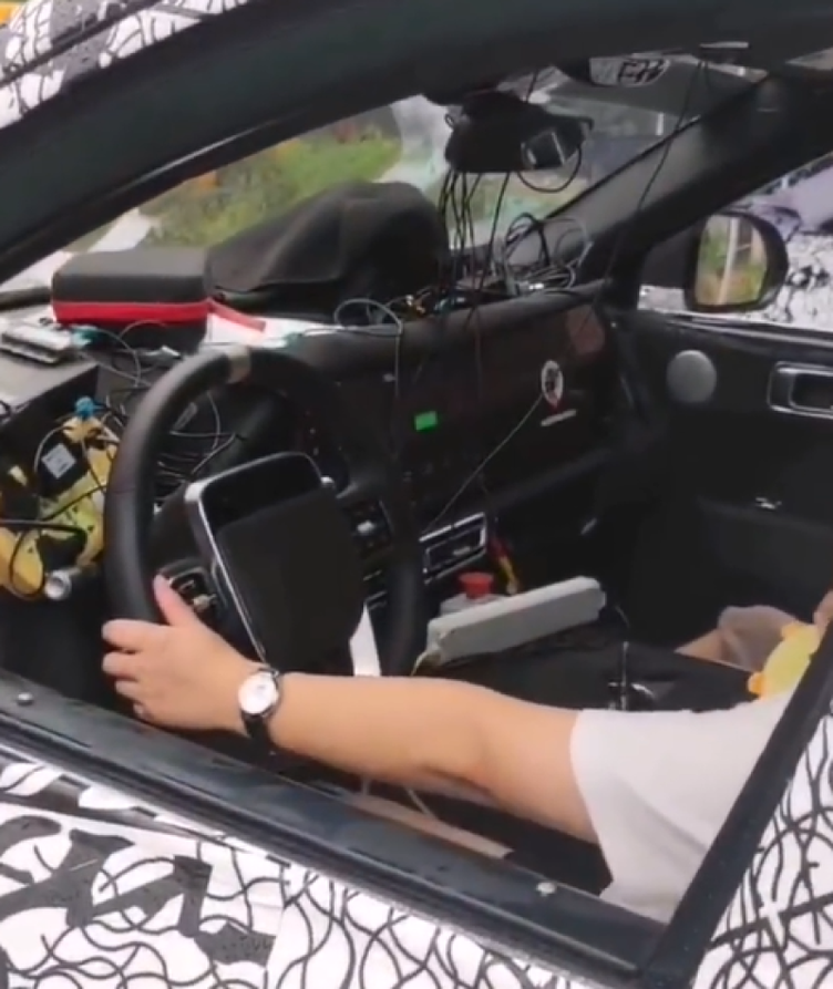 理想L8内饰谍照曝光，风格类似理想L9，配1.5T四缸发动机_车家号_发现车生活_汽车之家