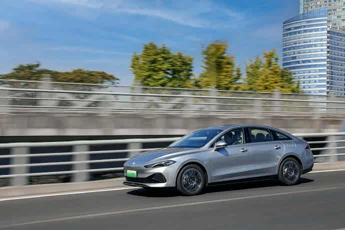 深蓝SL03 vs 荣威D7：电池技术与续航里程的对比评估_车家号_发现车生活_汽车之家