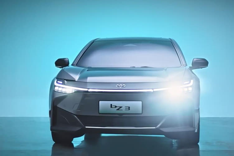 强强联合！搭载比亚迪电机与电池 丰田纯电中型轿车bZ3正式首发_车家号_发现车生活_汽车之家