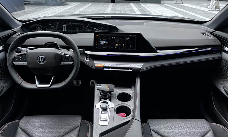 真的来了，长安UNI-V 2.0T车型正式亮相，国产车真棒_车家号_发现车生活_汽车之家