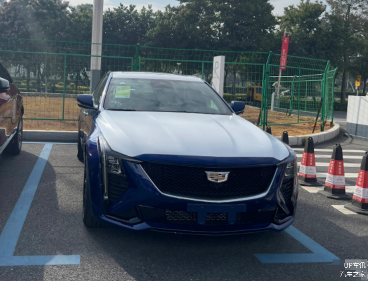 配曲面屏+126色氛围灯，新款凯迪拉克CT5到店，增黄色涂装更帅气_车家号_发现车生活_汽车之家