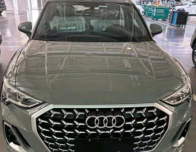 新奥迪Q3L工厂实拍，配色更丰富，1.5T引擎表现出色，真帅气_车家号_发现车生活_汽车之家