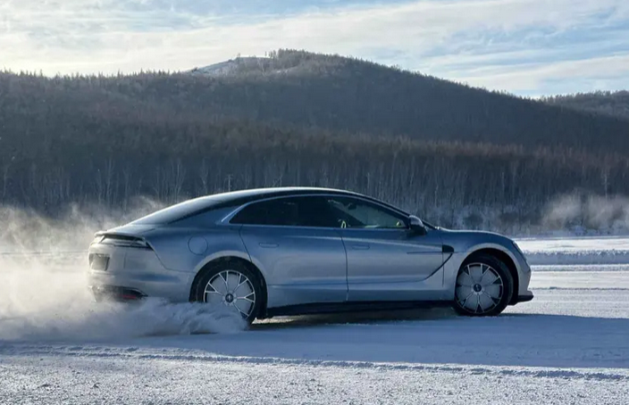 仰望U7实车图曝光 搭载易四方技术/定位百万级新能源旗舰轿车_车家号_发现车生活_汽车之家