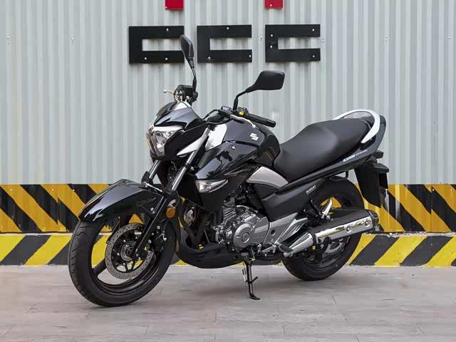 豪爵铃木骊驰GW250，经典外观，双缸水冷25马力，有点小贵_车家号_发现车生活_汽车之家