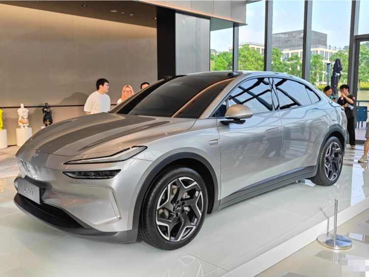 乐道L60实车到店，帅过小鹏G6能耗比特斯拉Model Y低，即将上市_车家号_发现车生活_汽车之家
