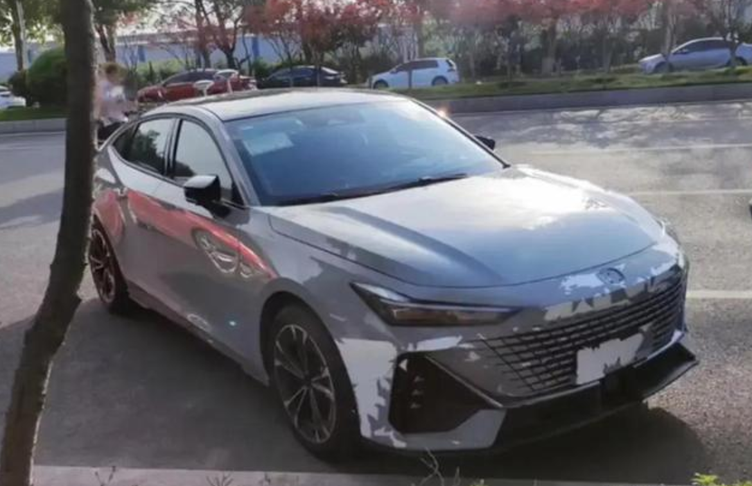 号称国产“小奥迪A7”？长安UNI-V实车曝光，竞争影豹、MG6？_车家号_发现车生活_汽车之家