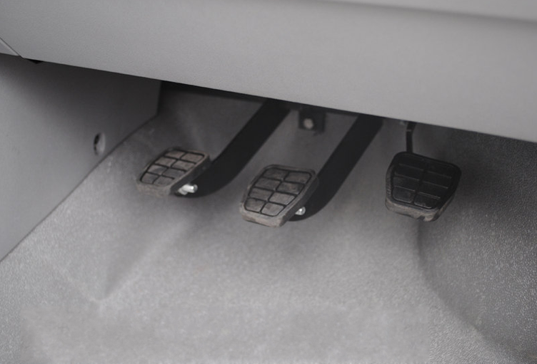 装个副驾驶刹车就能拯救劣技女司机？_车家号_发现车生活_汽车之家